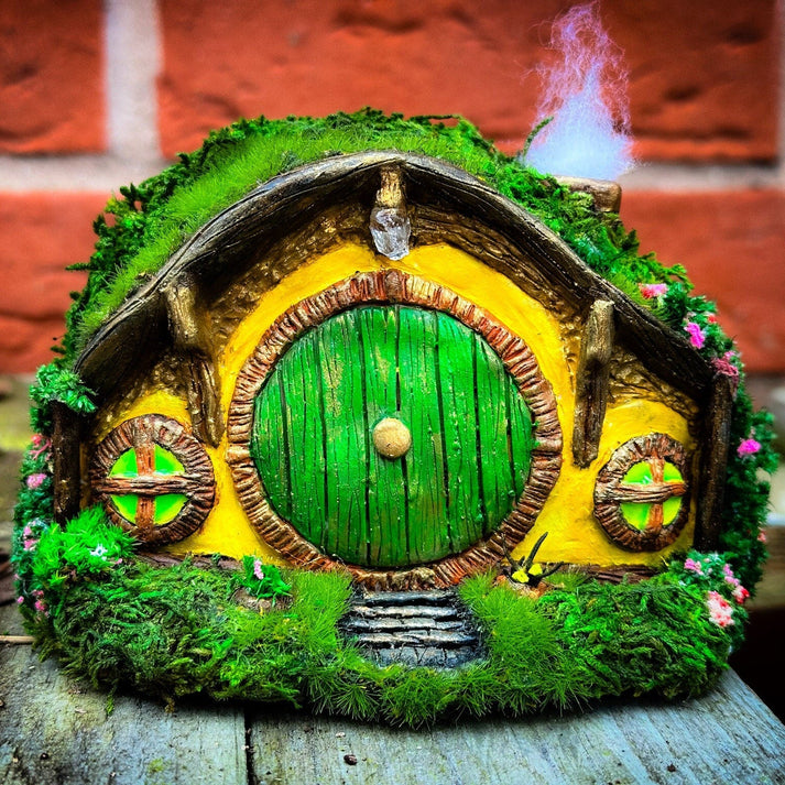 Hobbit House terrarium | Moss terrarium | RishStudio – mossartbyrishstudio